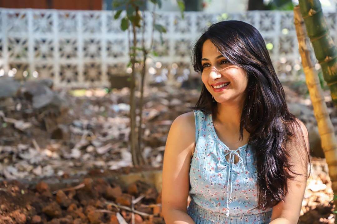 Poorva Gokhale Age, Husband, Height, Wiki, Biography, and More ...