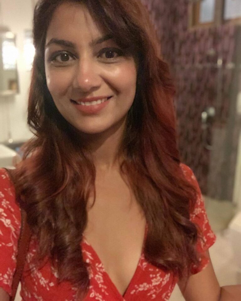 Sriti Jha Age, Height, Husband, Boyfriend, Photos, Biography, and More ...