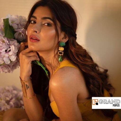 Karishma Sharma Age, Height, Boyfriend, Wiki, Biography, and More ...