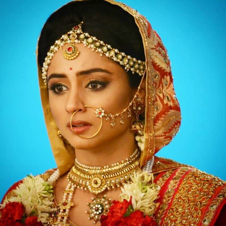 Madirakshi Mundle Biography, Wiki, Age, Family, and More - GrandPeoples
