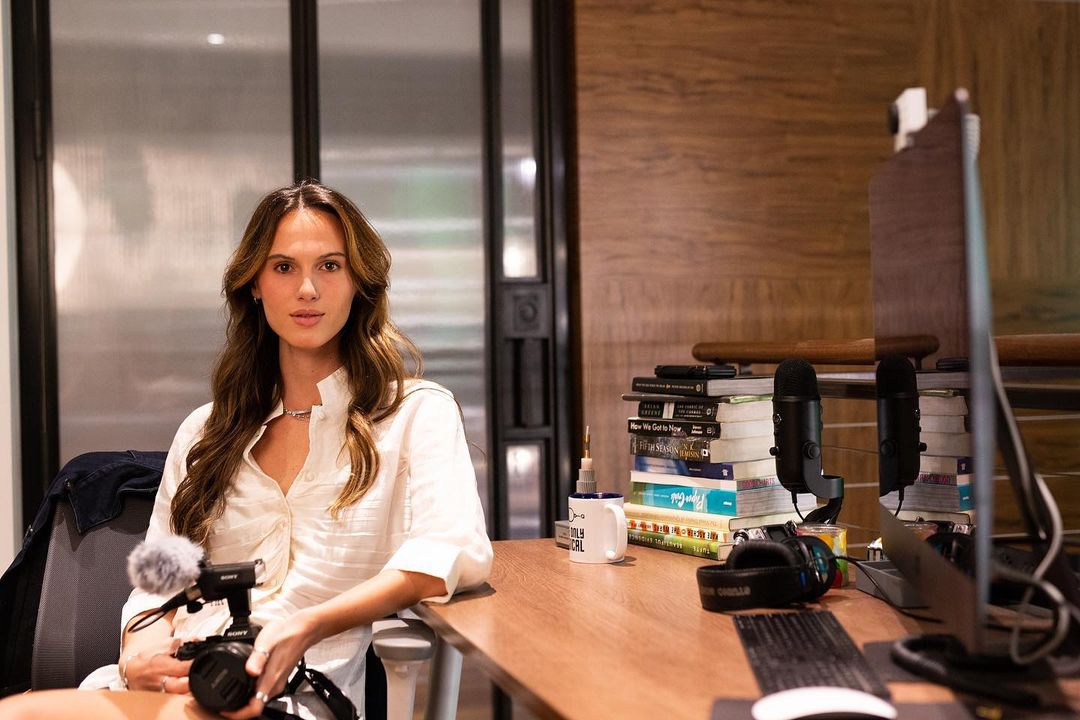 Cleo Abram Age, Height, Husband, Biography, Wiki, and More - GrandPeoples